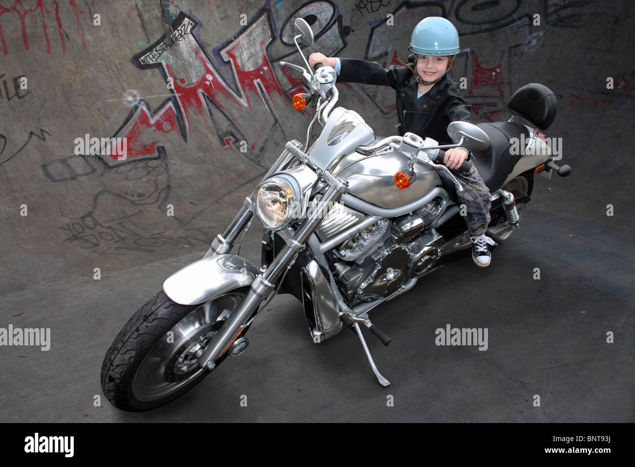 Graffiti und motorrad -Fotos und -Bildmaterial in hoher Auflösung ...