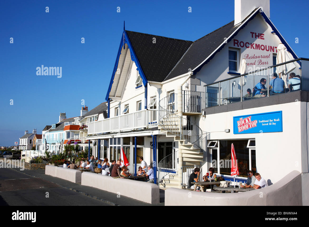 Restaurant und Strand Bar im Cobo Bay im Norden von Guernsey, The ...