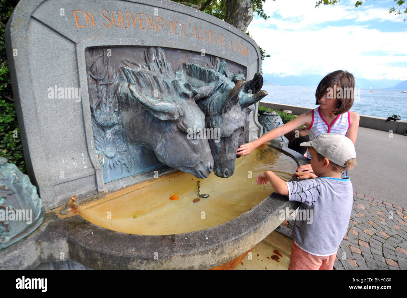 Fountain lausanne switzerland water -Fotos und -Bildmaterial in hoher ...