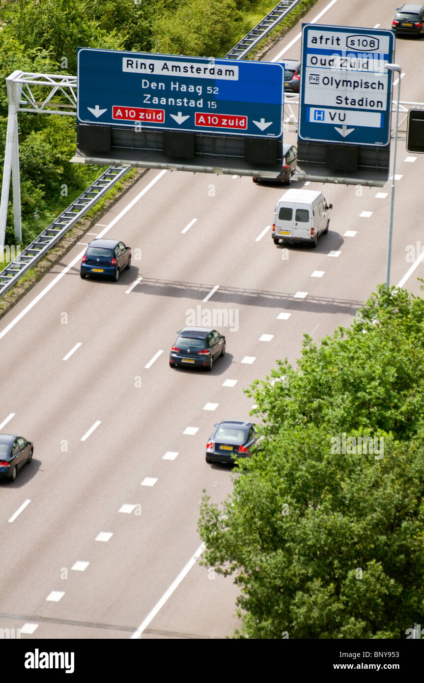 European motorway overhead route signs -Fotos und -Bildmaterial in ...