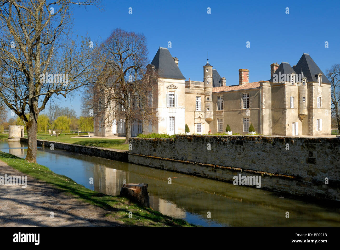 Medoc wine chateau -Fotos und -Bildmaterial in hoher Auflösung – Alamy