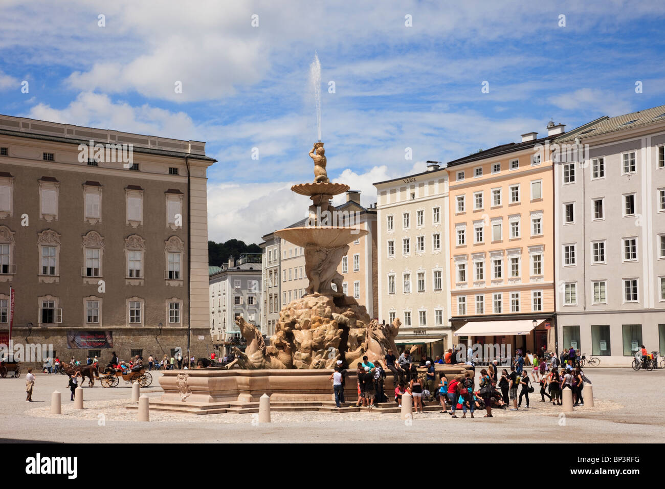 Residenzplatz Salzburg Austria Stockfotos & Residenzplatz Salzburg ...