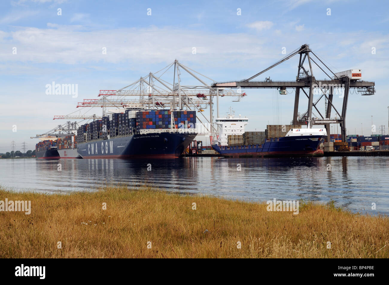 DP World ABP Southampton marine Container terminal Süd England UK ...
