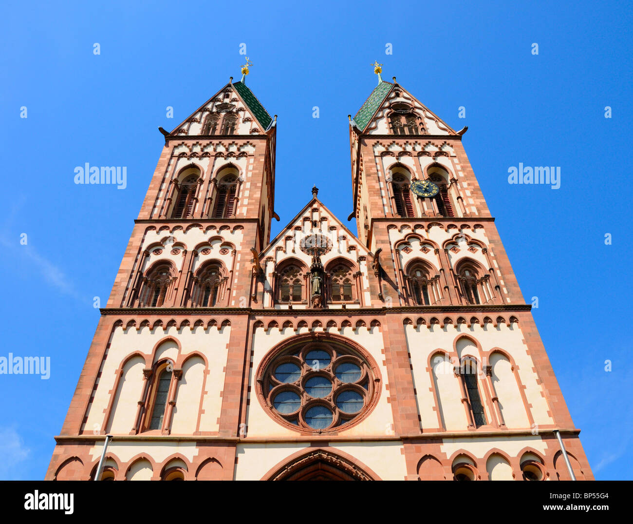 Stuhlinger kirchplatz -Fotos und -Bildmaterial in hoher Auflösung – Alamy