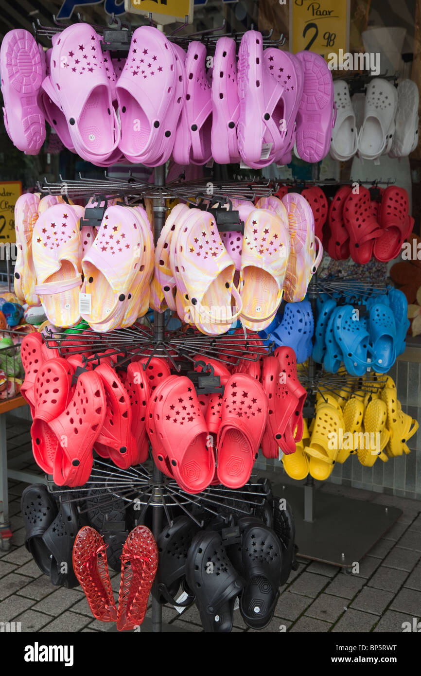 Crocs imitation -Fotos und -Bildmaterial in hoher Auflösung – Alamy
