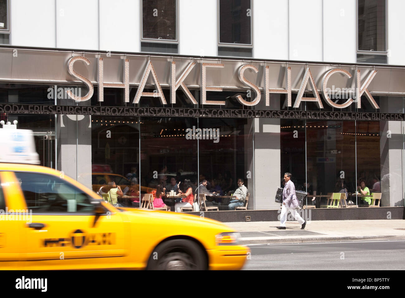 Shake shack fassade -Fotos und -Bildmaterial in hoher Auflösung – Alamy