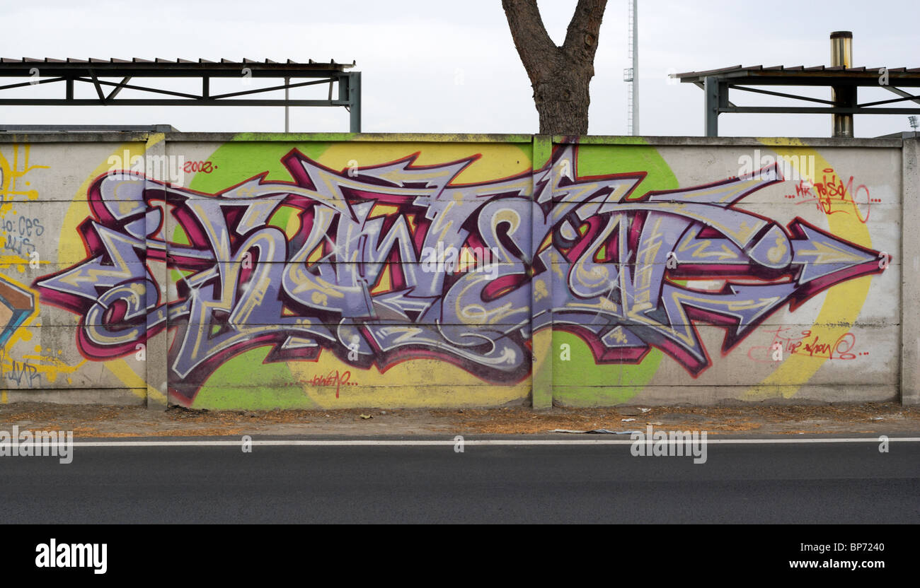 Graffiti rom italien -Fotos und -Bildmaterial in hoher Auflösung – Alamy