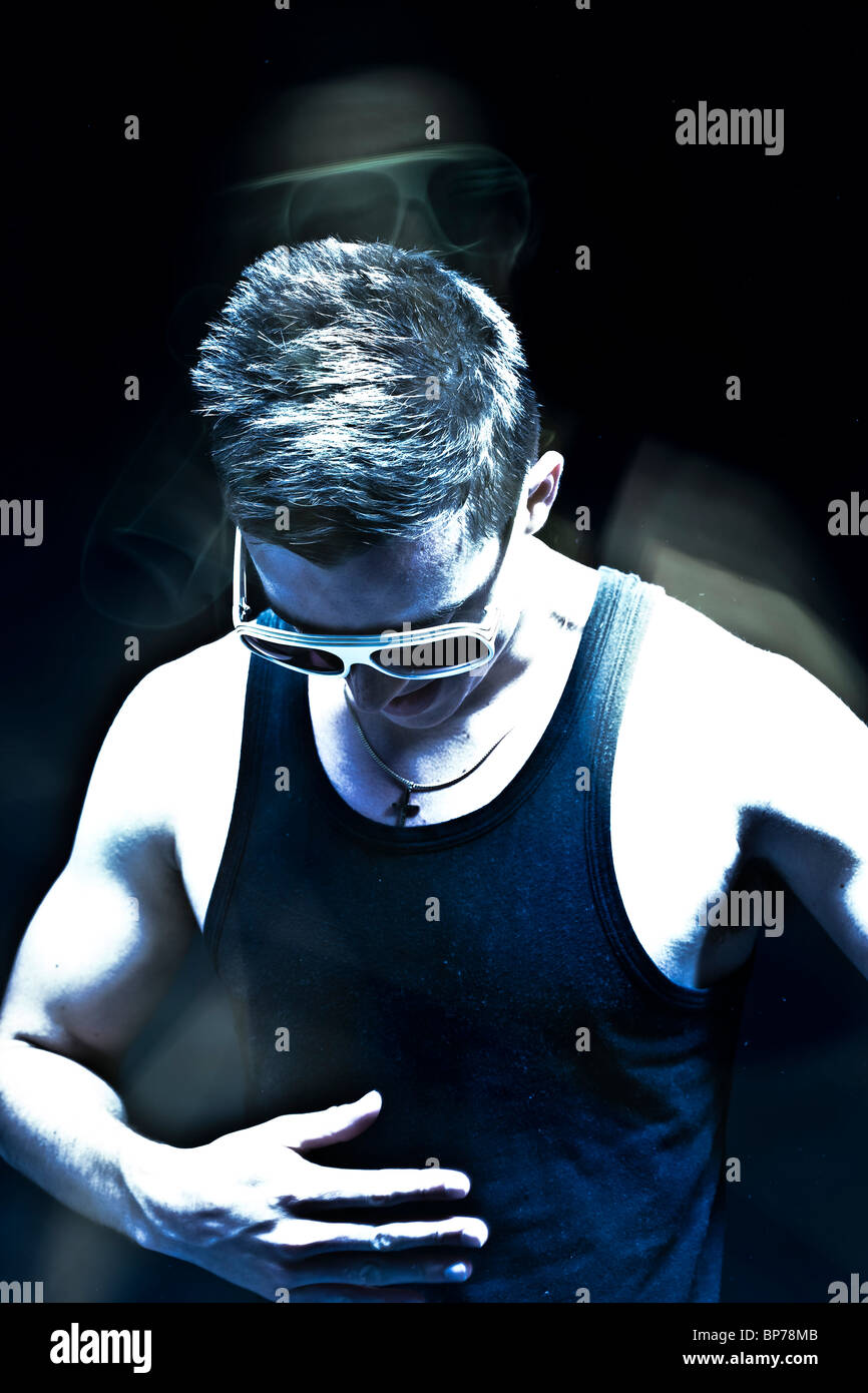 18 jahre alter junge -Fotos und -Bildmaterial in hoher Auflösung – Alamy