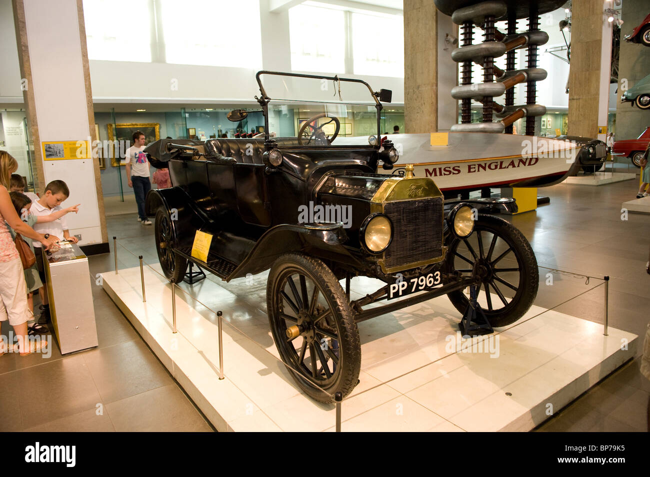 London vintage car -Fotos und -Bildmaterial in hoher Auflösung – Alamy