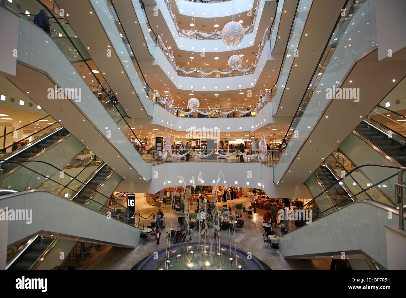 Innenansicht des Karstadt-Kaufhaus, Leipzig, Deutschland ...