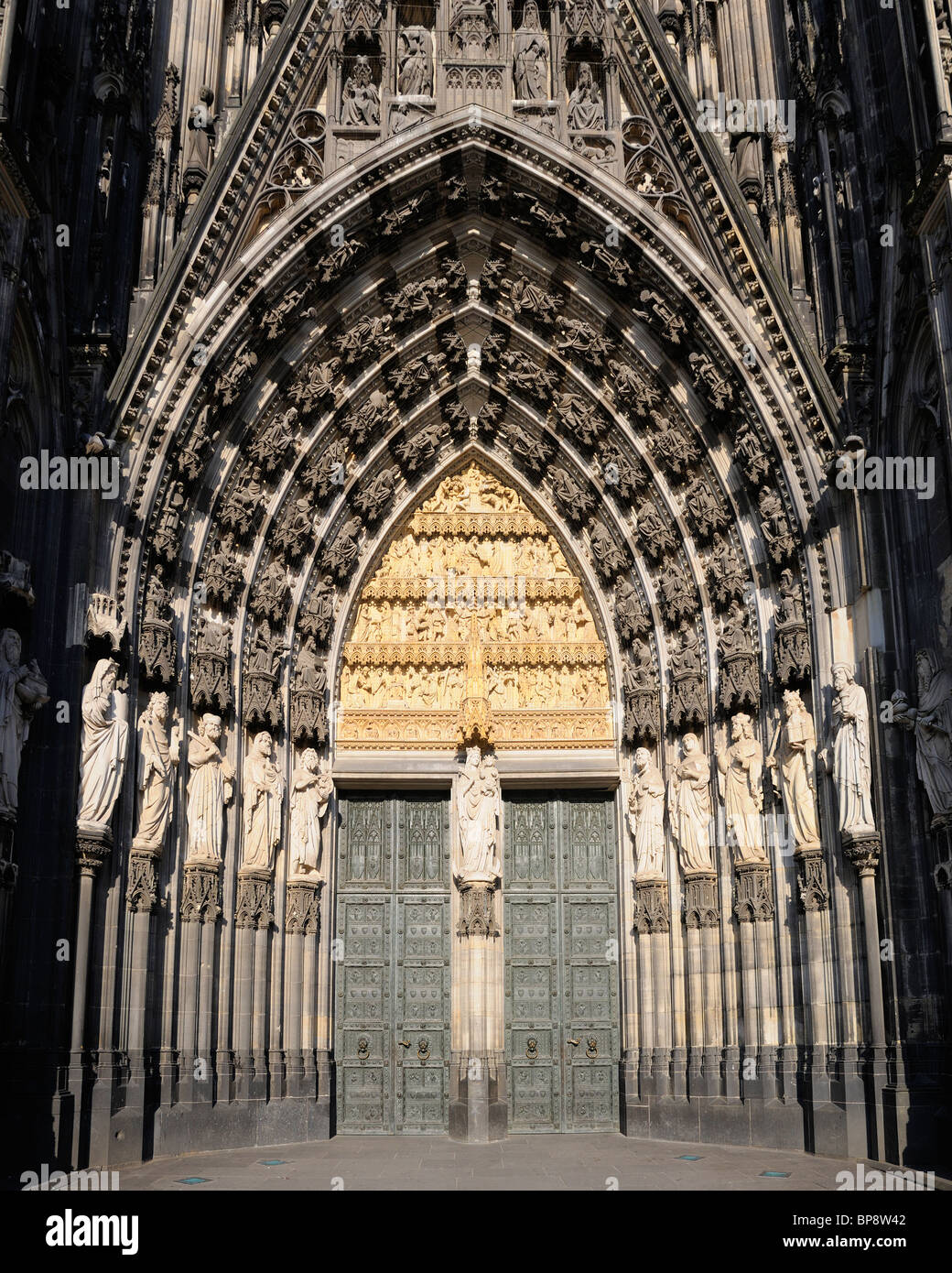 Cologne cathedral door -Fotos und -Bildmaterial in hoher Auflösung – Alamy