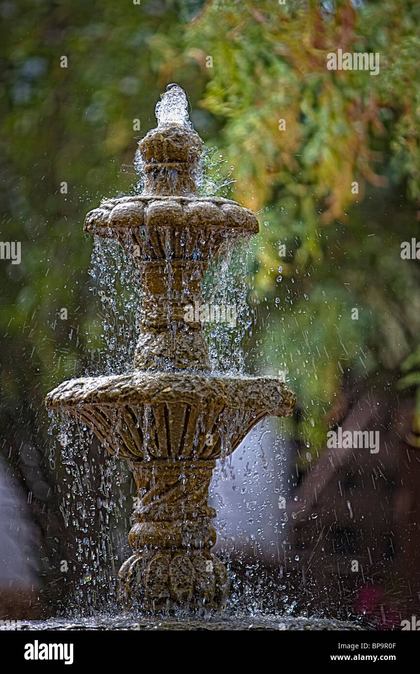 Dynamischer springbrunnen -Fotos und -Bildmaterial in hoher Auflösung ...