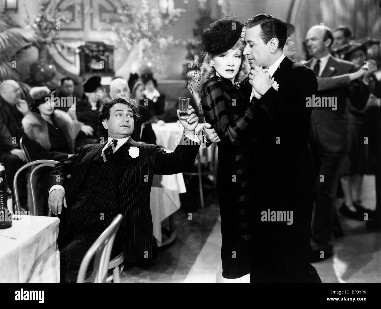 Manpower marlene dietrich -Fotos und -Bildmaterial in hoher Auflösung – Alamy