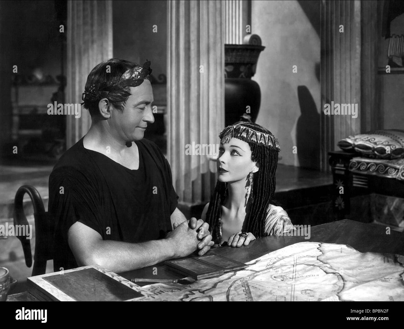 CLAUDE RAINS, Vivien Leigh, CAESAR UND CLEOPATRA, 1945 Stockfotografie ...