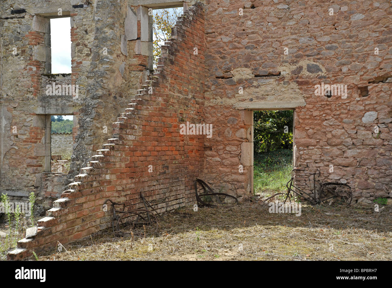 Ww2 nazi ss massacre oradour sur glane -Fotos und -Bildmaterial in ...