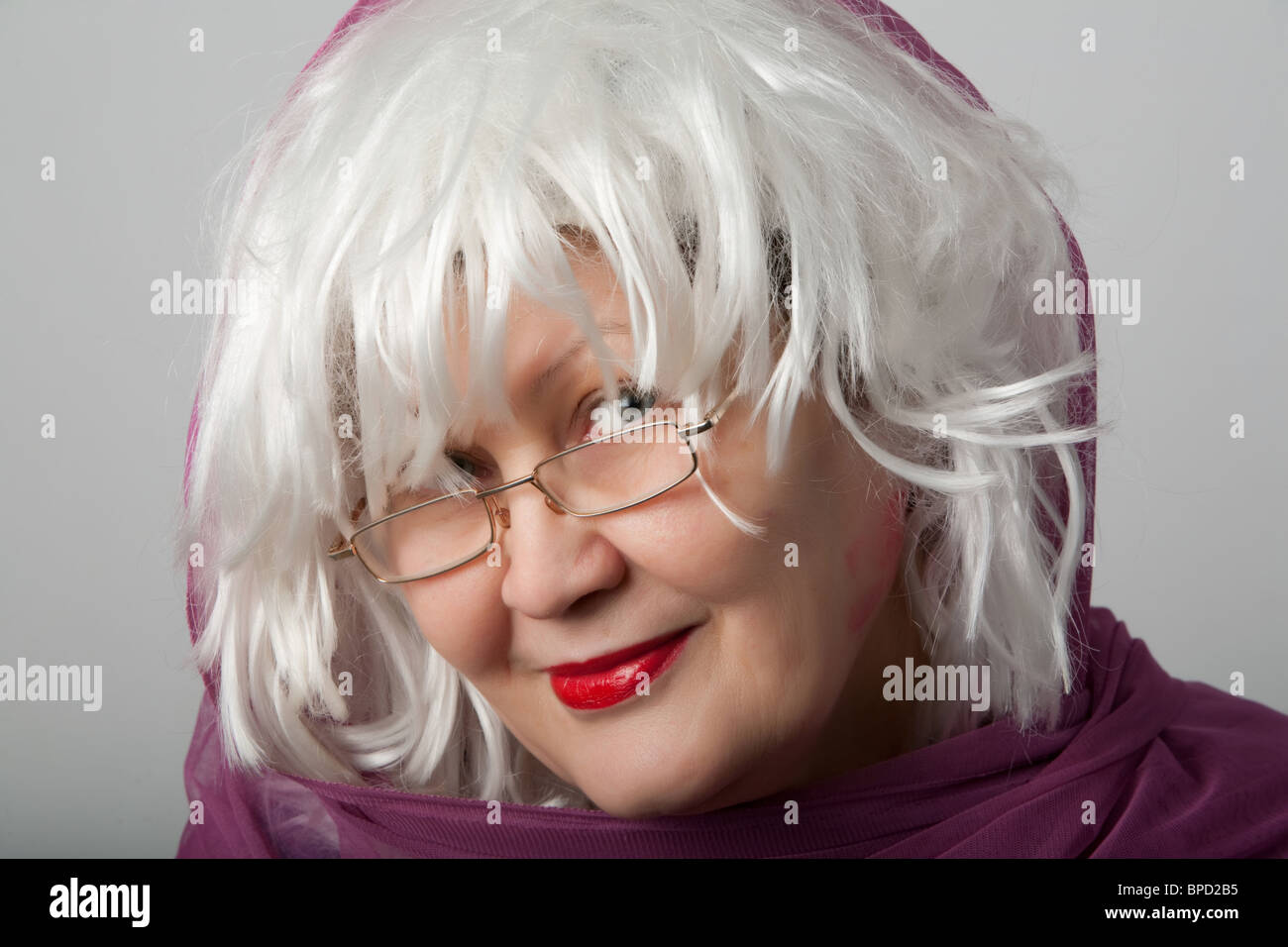 50ger frau mit brille -Fotos und -Bildmaterial in hoher Auflösung – Alamy