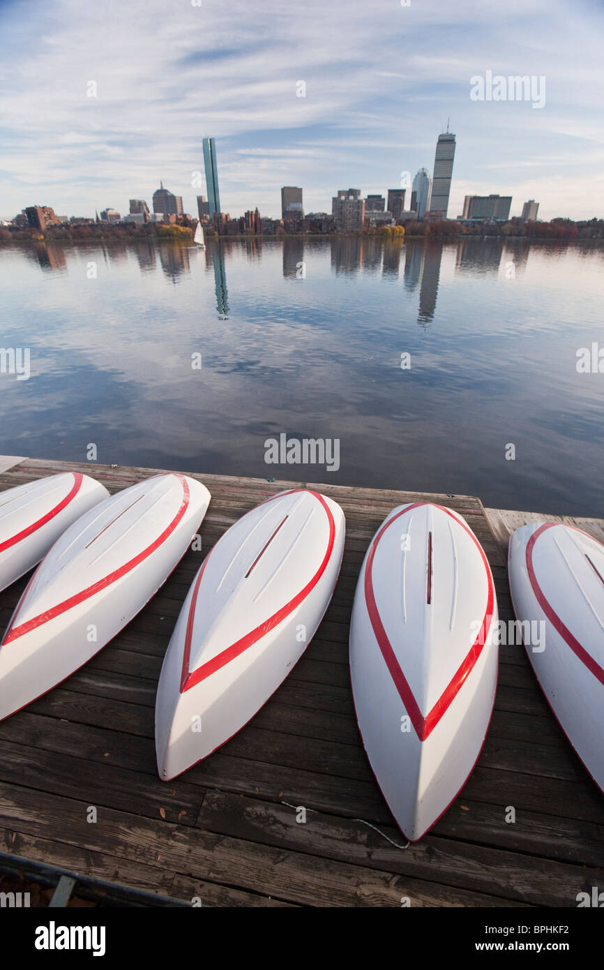 Flussboote Im Hintergrund Stockfotos und -bilder Kaufen - Alamy