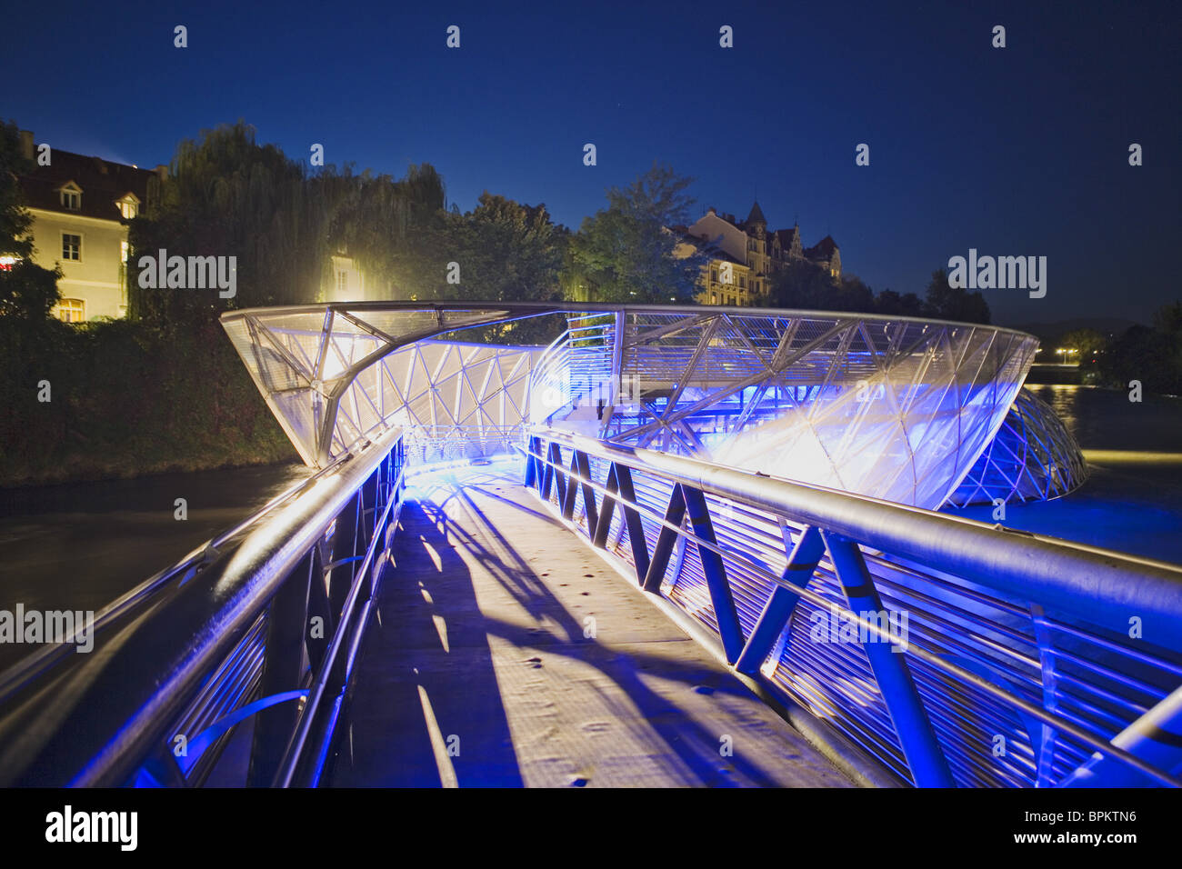 Murinsel ist eine künstliche Insel in der Mur, Graz, Steiermark ...