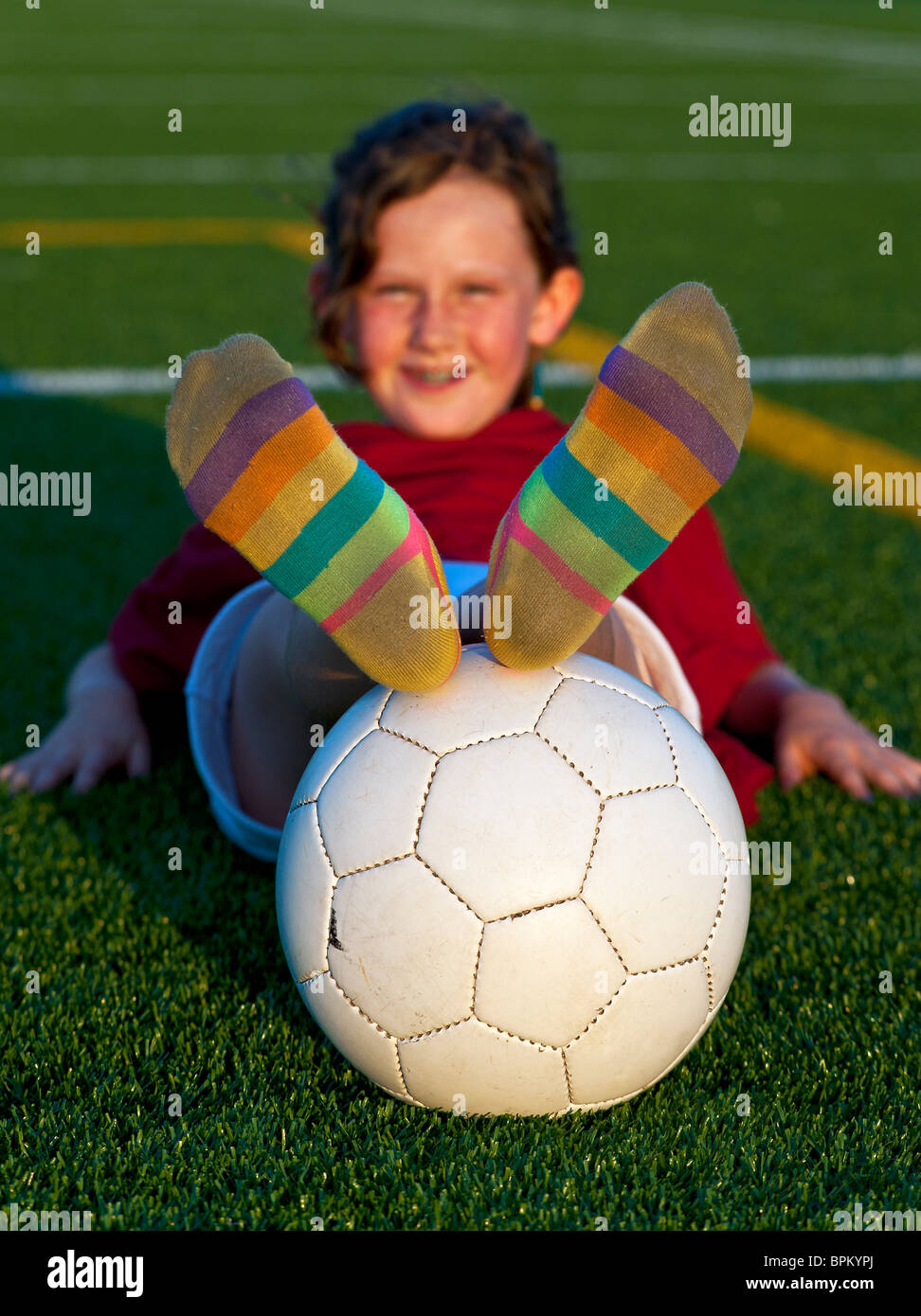 Dreckige kinder socken fussball -Fotos und -Bildmaterial in hoher Auflösung – Alamy