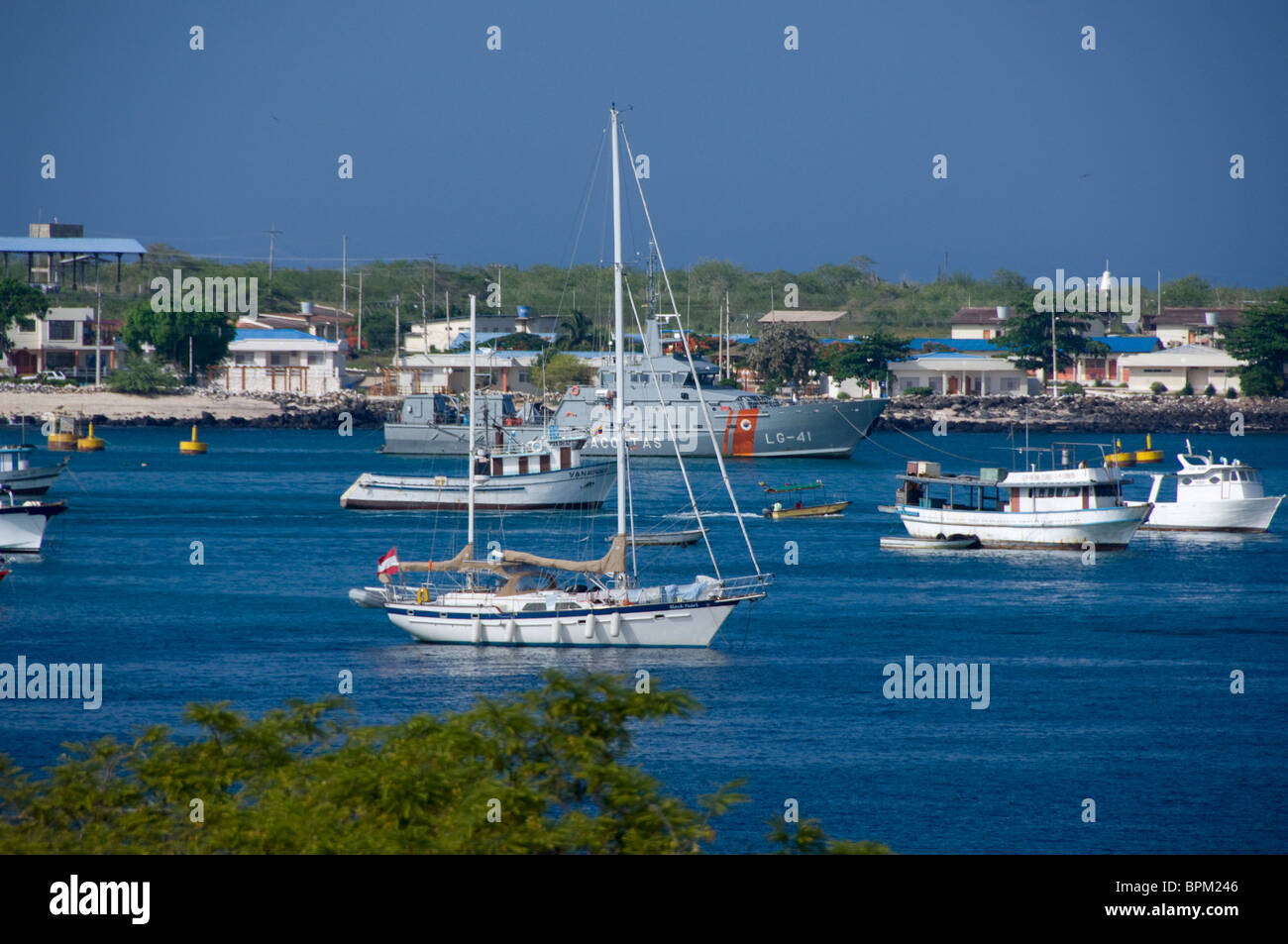 Ecuador, Galapagos-Insel San Cristobal. Hafen Stadt Puerto Baquerizo ...