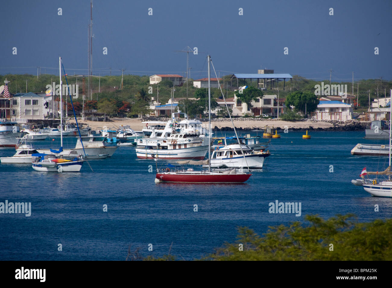 Ecuador, Galapagos-Insel San Cristobal. Hafen Stadt Puerto Baquerizo ...
