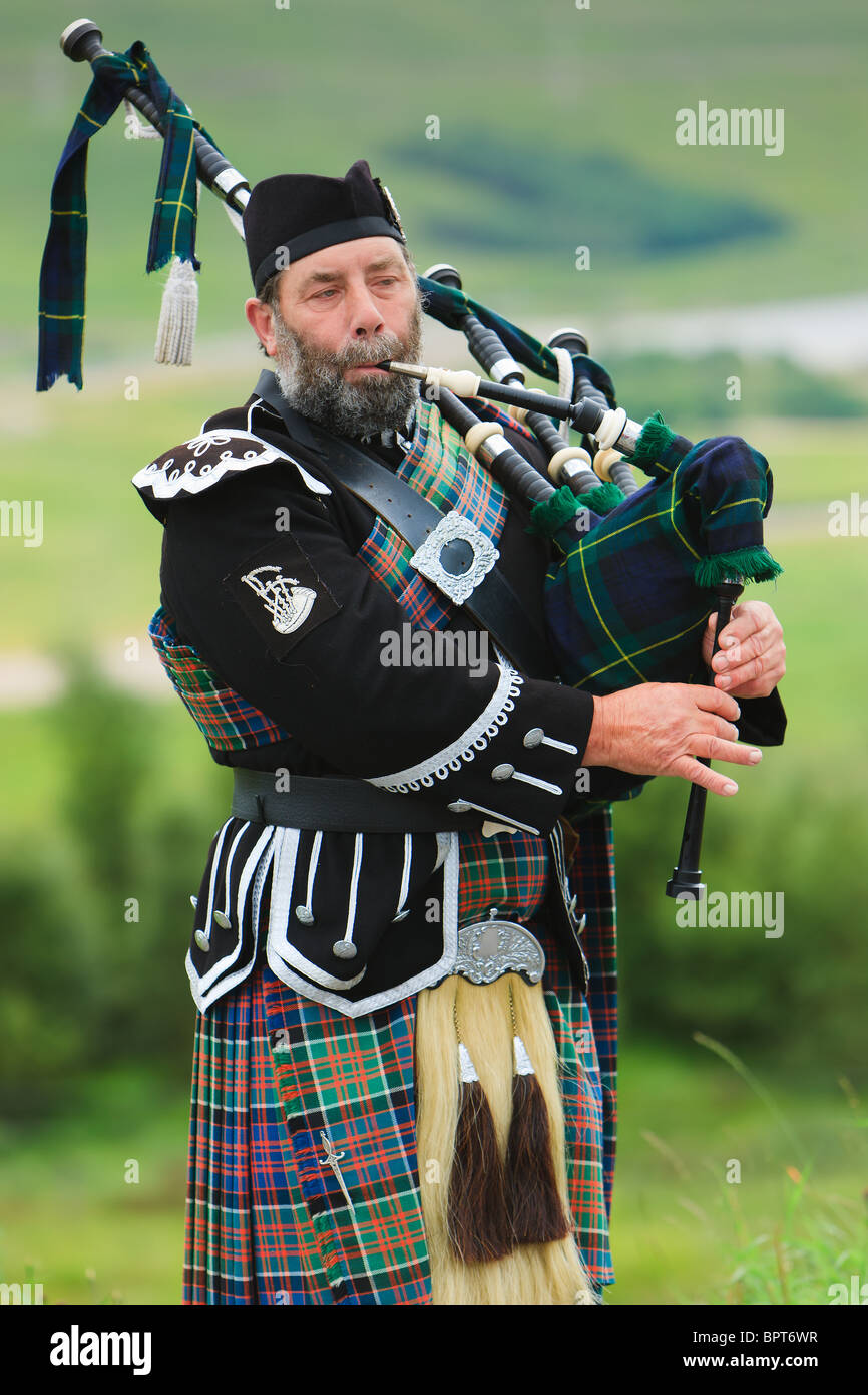 Dudelsack-Spieler auf den schottischen Highlands Stockfotografie - Alamy