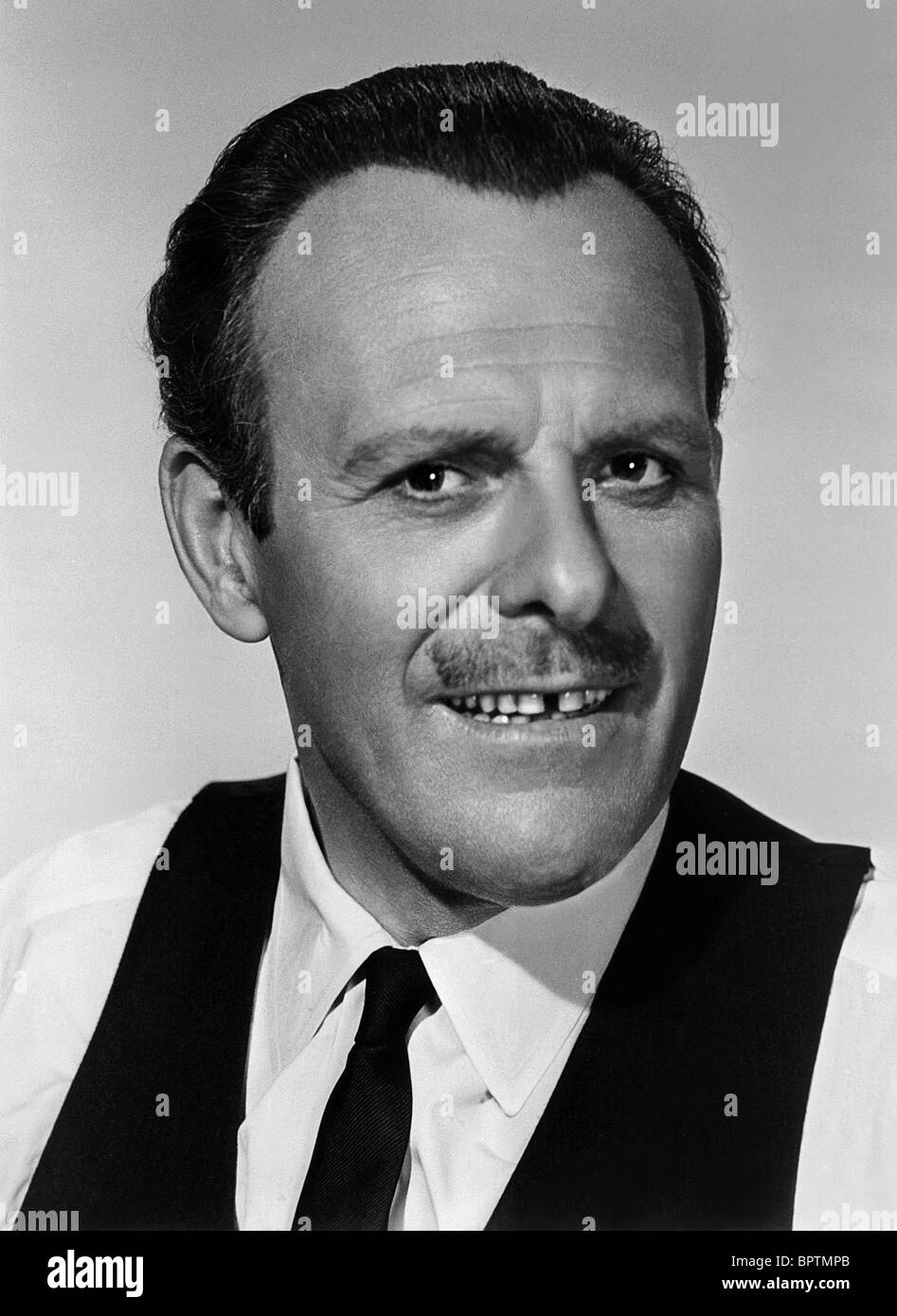 Terry thomas -Fotos und -Bildmaterial in hoher Auflösung – Alamy