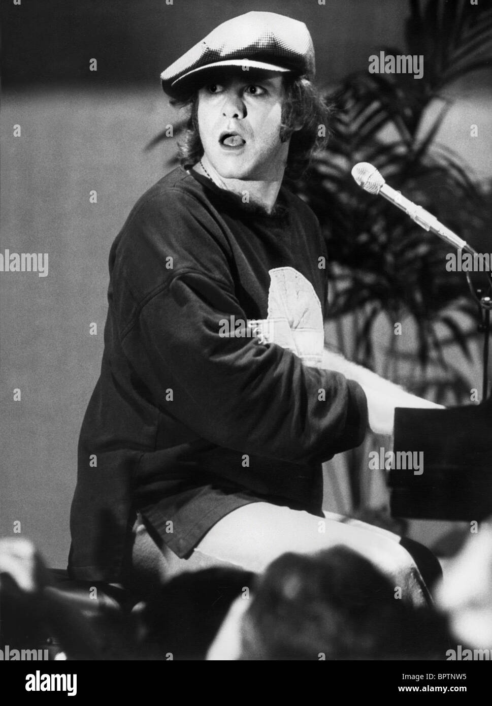 Elton John 1979 Stockfotos und -bilder Kaufen - Alamy
