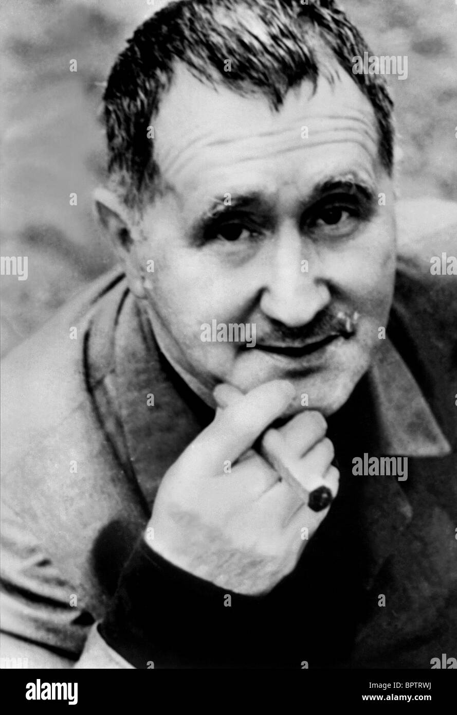 Bertolt brecht portrait -Fotos und -Bildmaterial in hoher Auflösung – Alamy