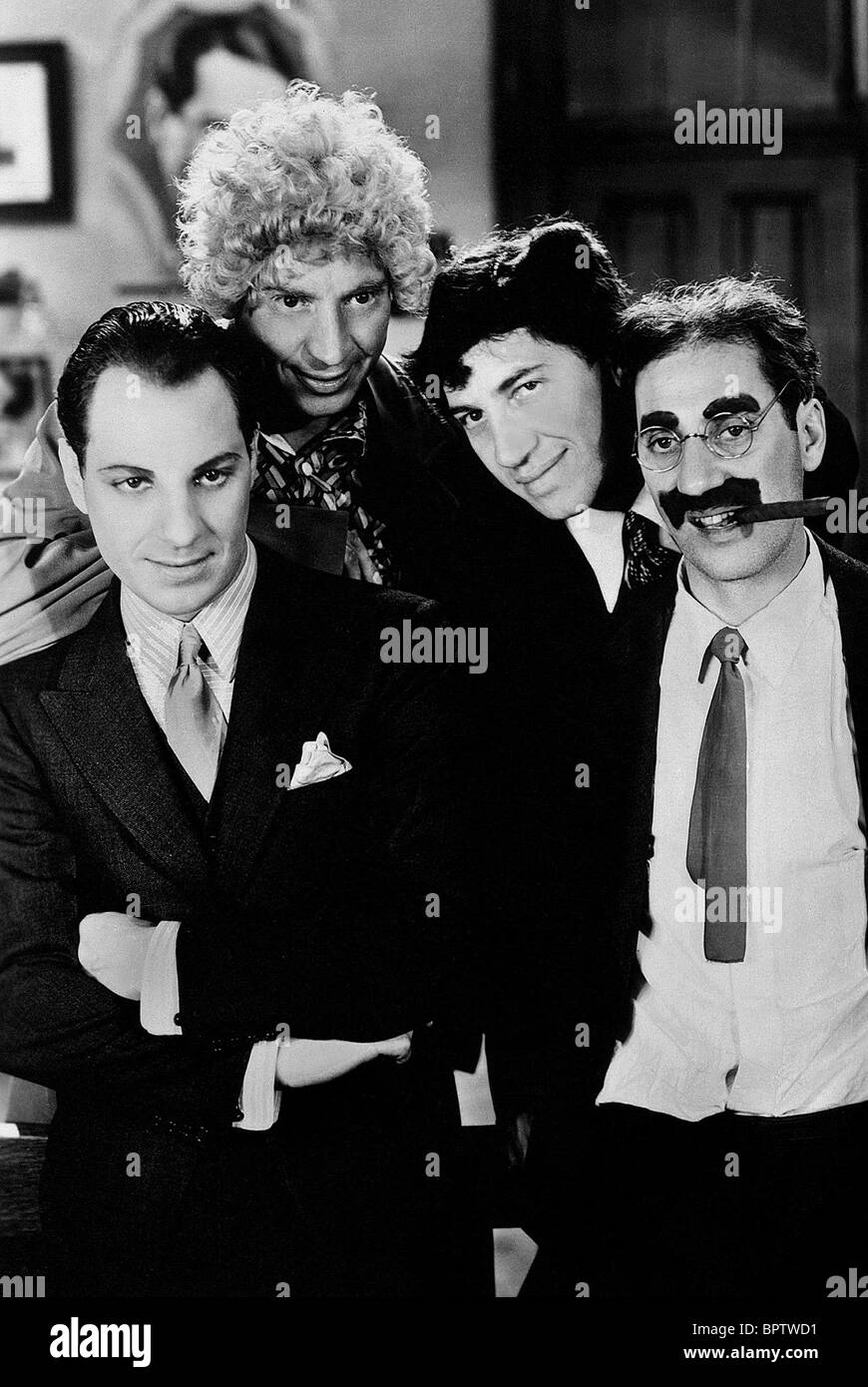 Zeppo marx -Fotos und -Bildmaterial in hoher Auflösung – Alamy