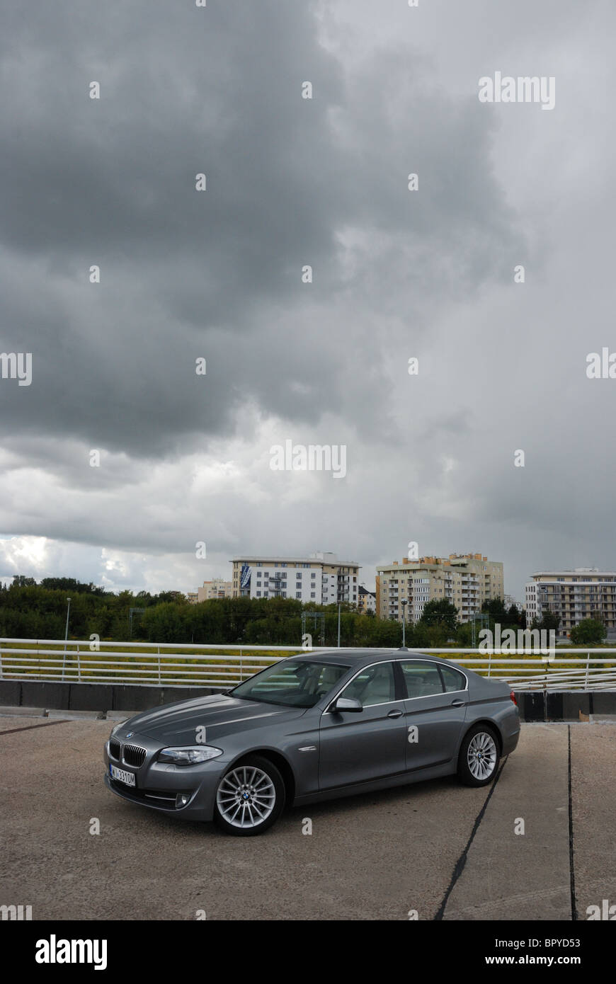Bmw 5er graue autos -Fotos und -Bildmaterial in hoher Auflösung – Alamy