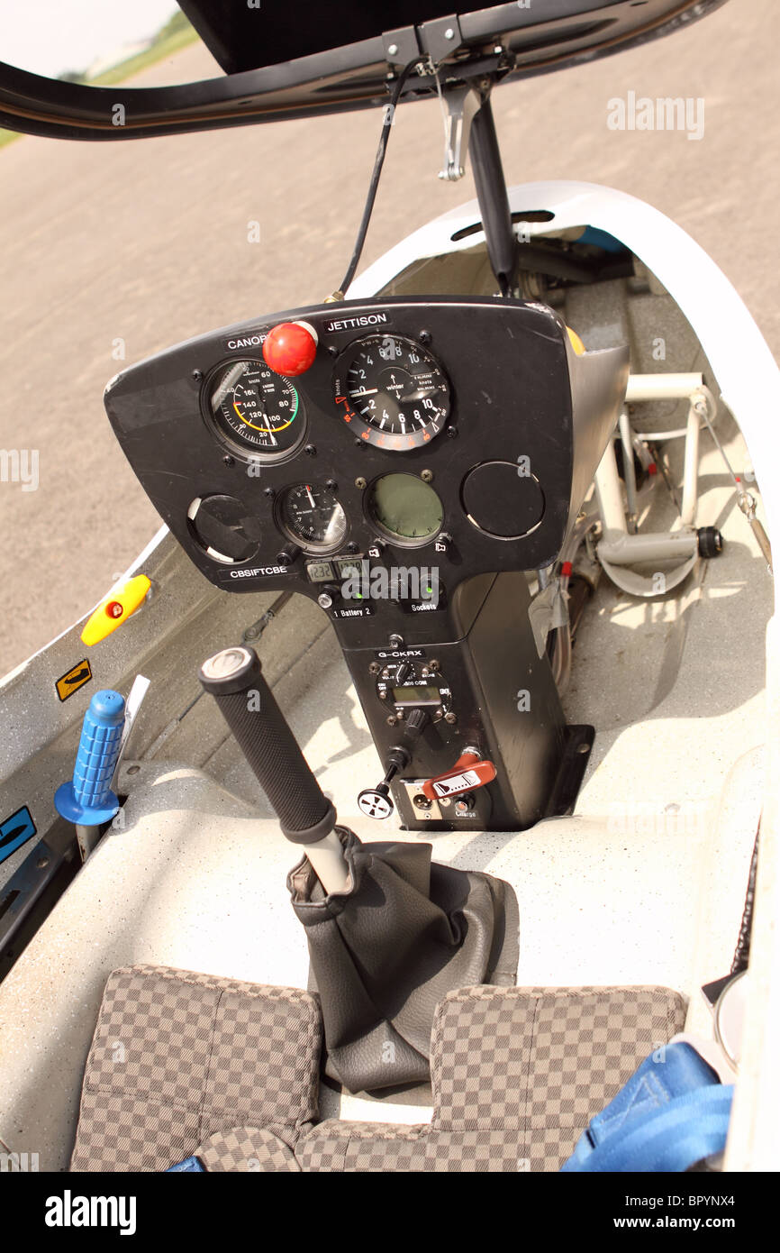 Glider Segelflugzeug Cockpit Kontrollen und Instrumententafel des Club ...