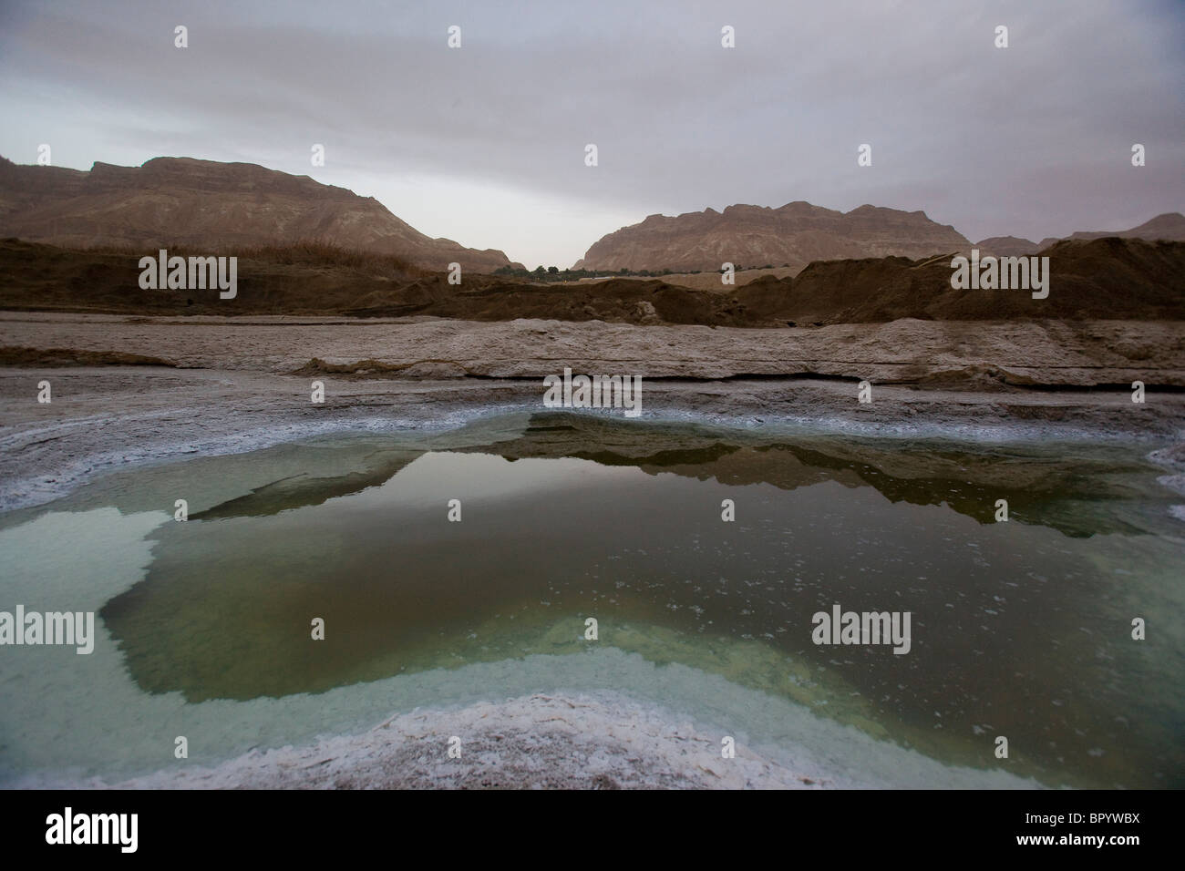 Luftbild der eine Doline im Toten Meer Stockfotografie - Alamy