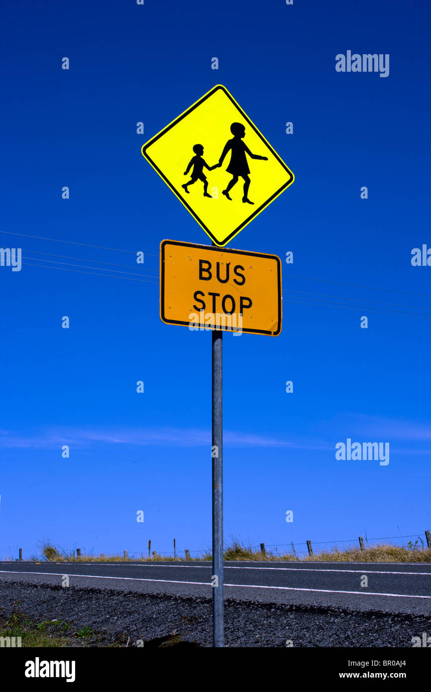 School bus stop -Fotos und -Bildmaterial in hoher Auflösung – Alamy