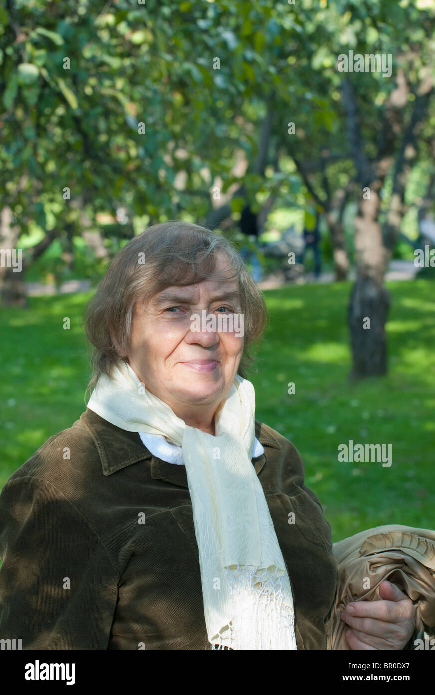 Alte leute sommer alternde frau alter -Fotos und -Bildmaterial in hoher ...