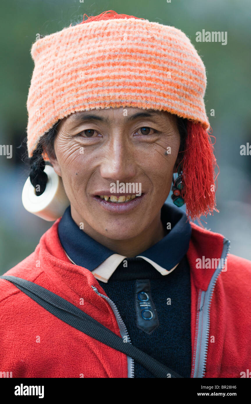 Traditionelle Tibetische Kleidung Stockfotos und -bilder Kaufen - Alamy
