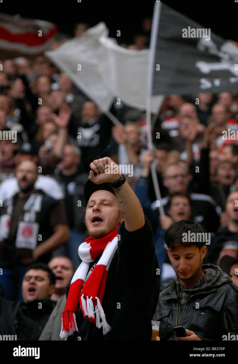 Fc st. pauli fans -Fotos und -Bildmaterial in hoher Auflösung – Alamy