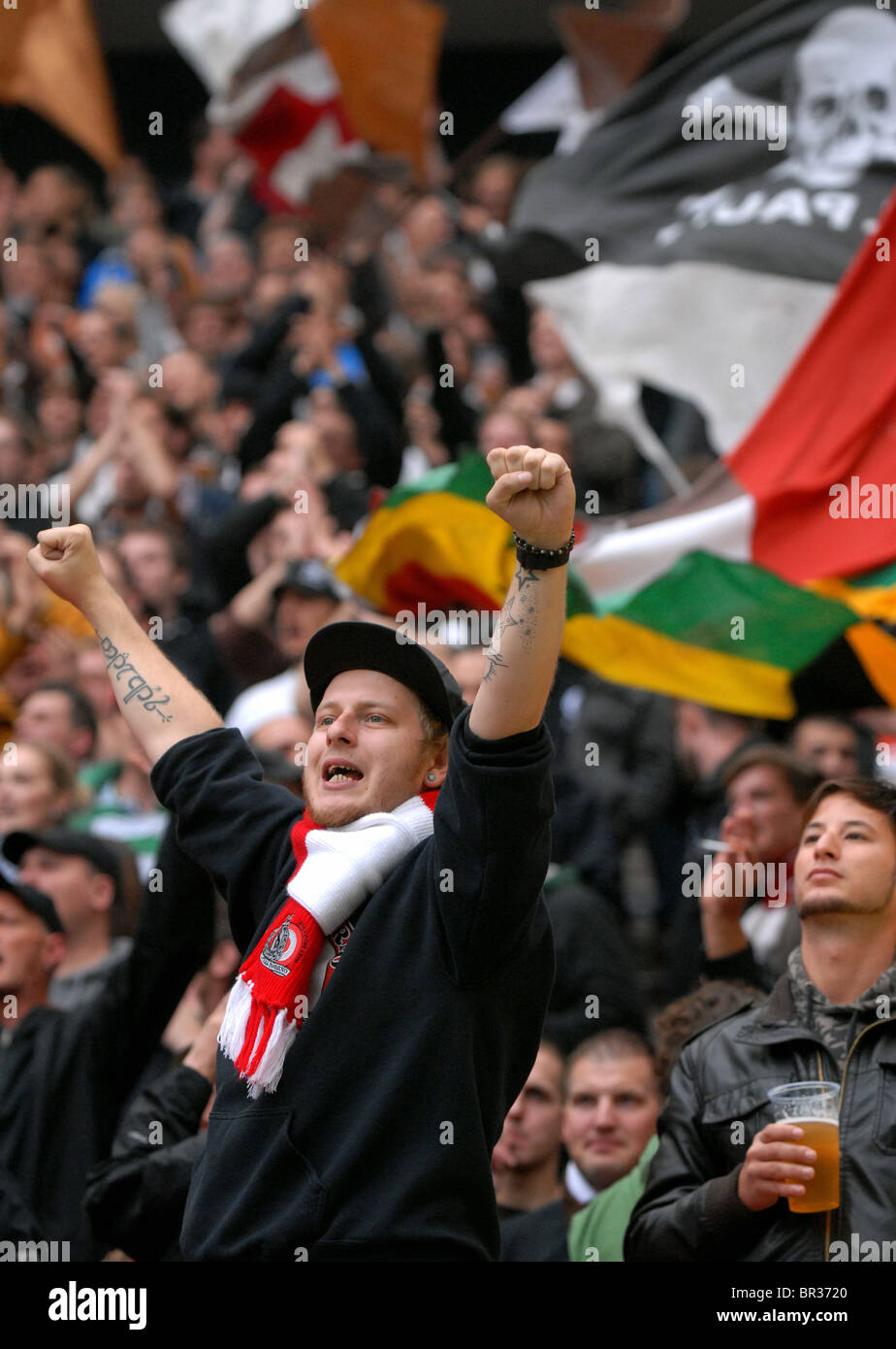Fc st. pauli fans -Fotos und -Bildmaterial in hoher Auflösung – Alamy