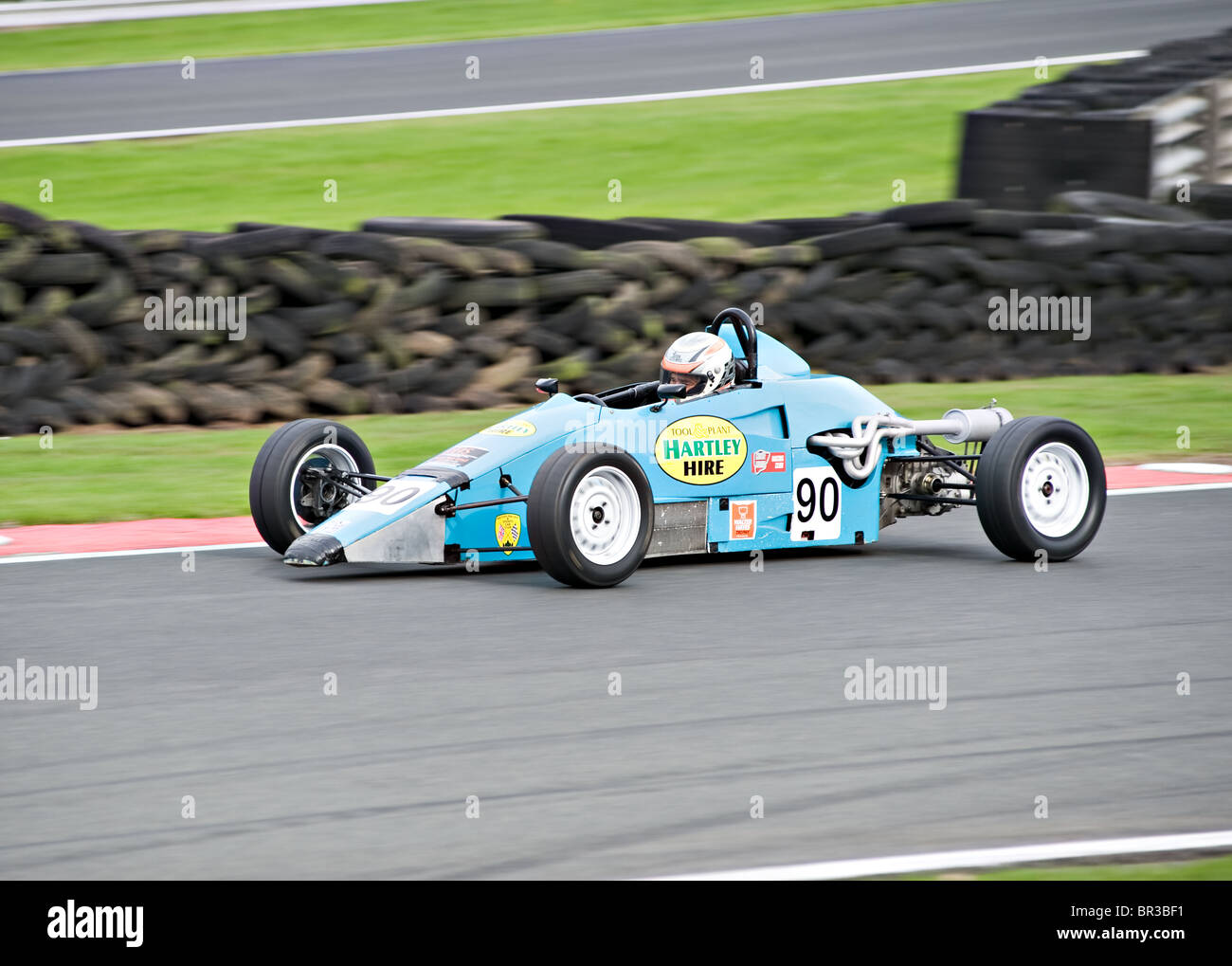 Blaues rennauto -Fotos und -Bildmaterial in hoher Auflösung – Alamy