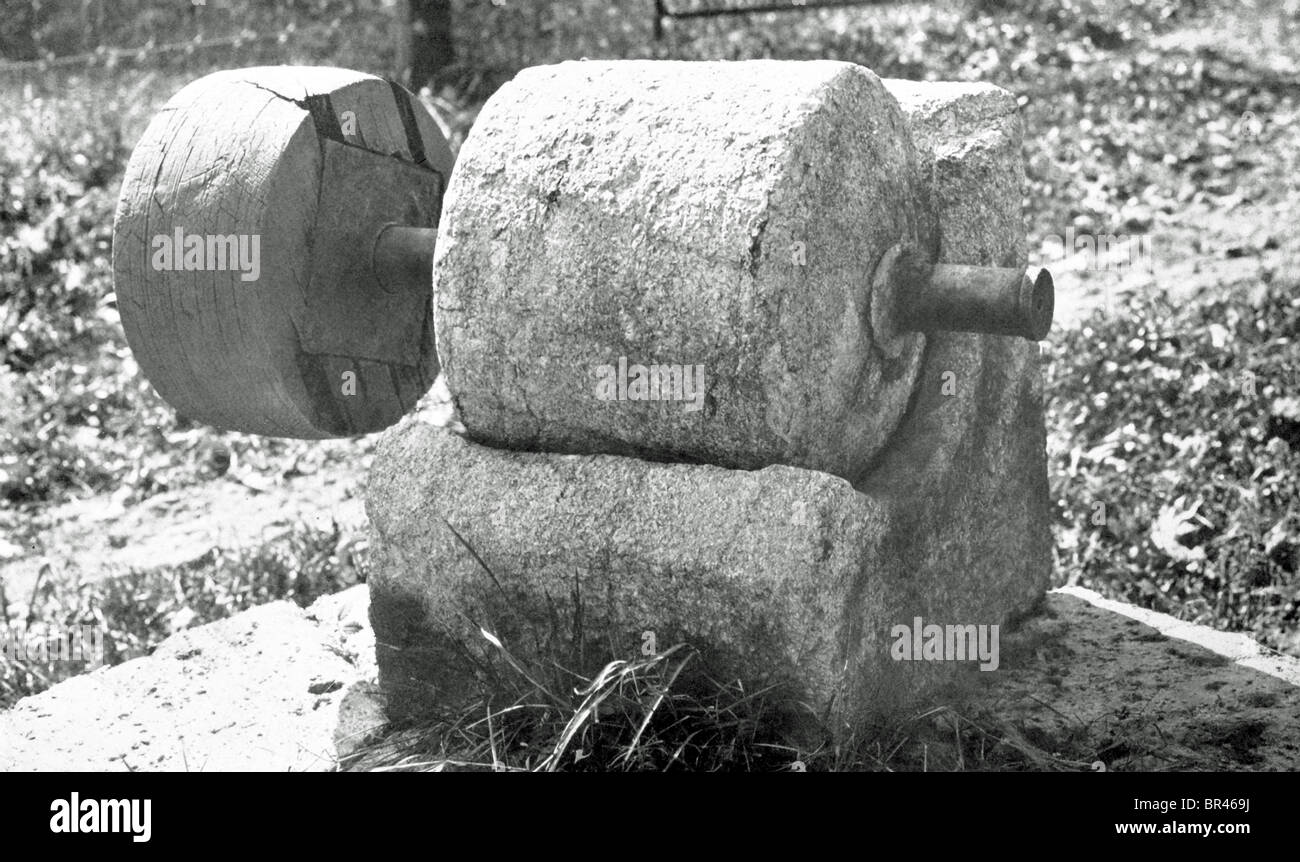 Grinding wheat -Fotos und -Bildmaterial in hoher Auflösung – Alamy