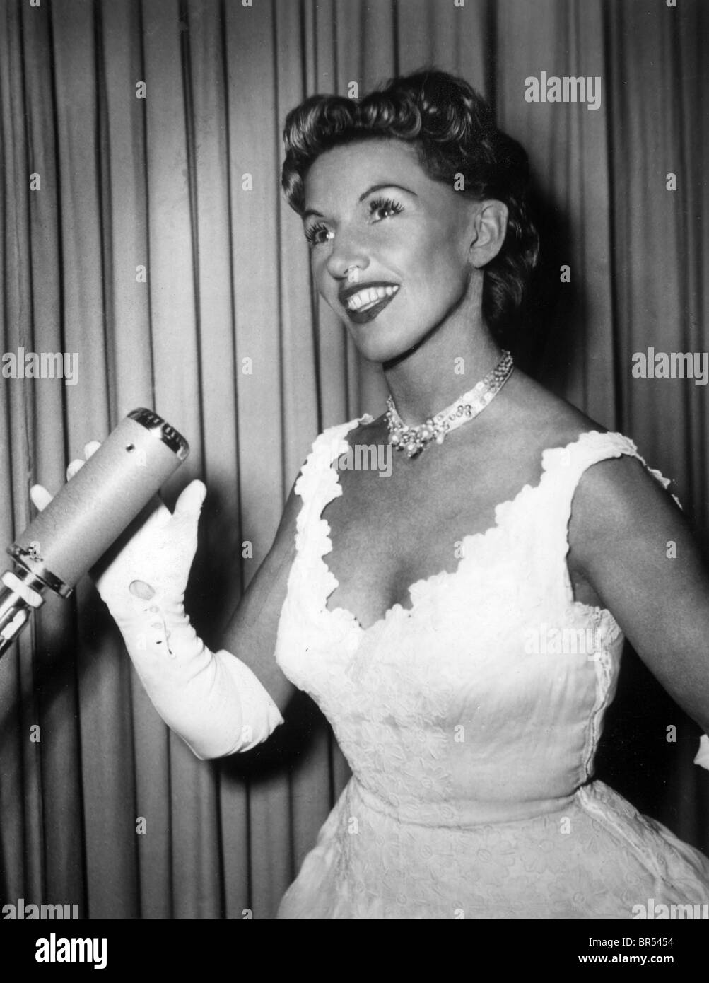 LALE ANDERSEN (1905 – 1972), deutscher Sänger, Songwriter, am ...