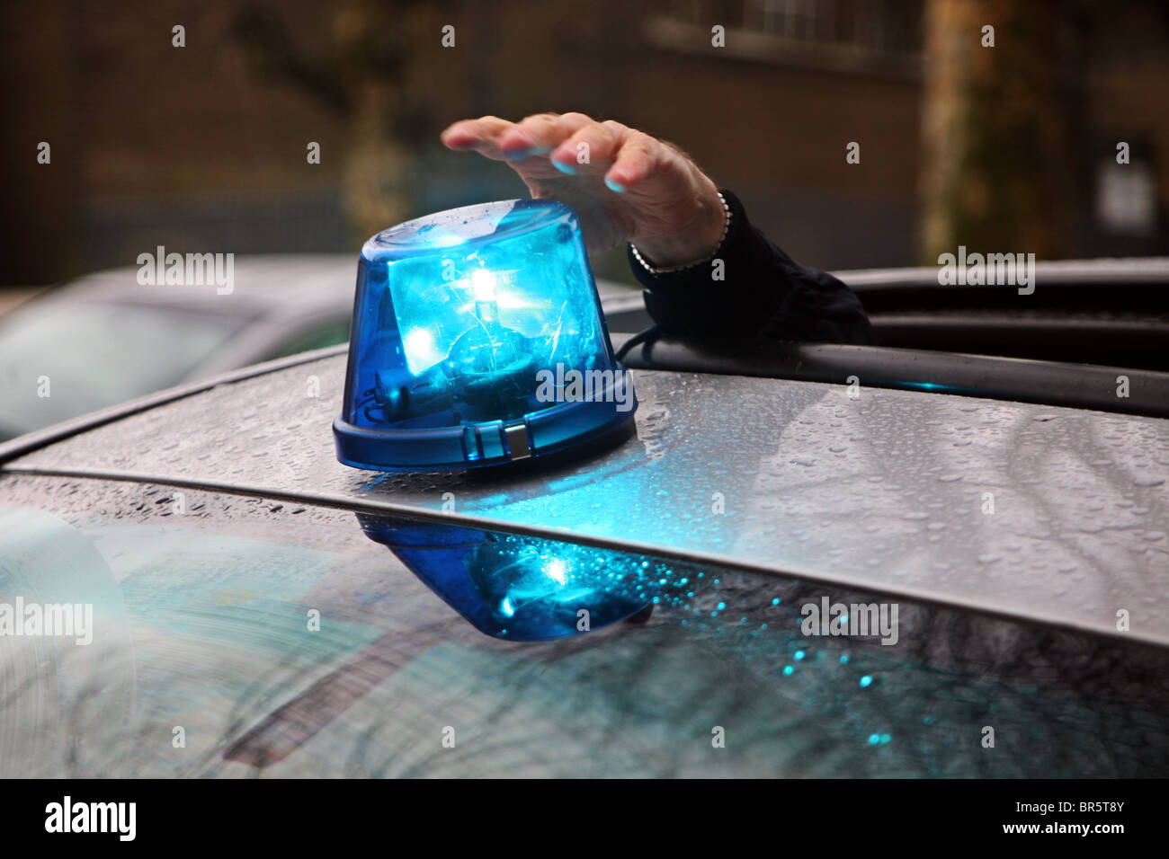 Blaulicht verwenden -Fotos und -Bildmaterial in hoher Auflösung – Alamy