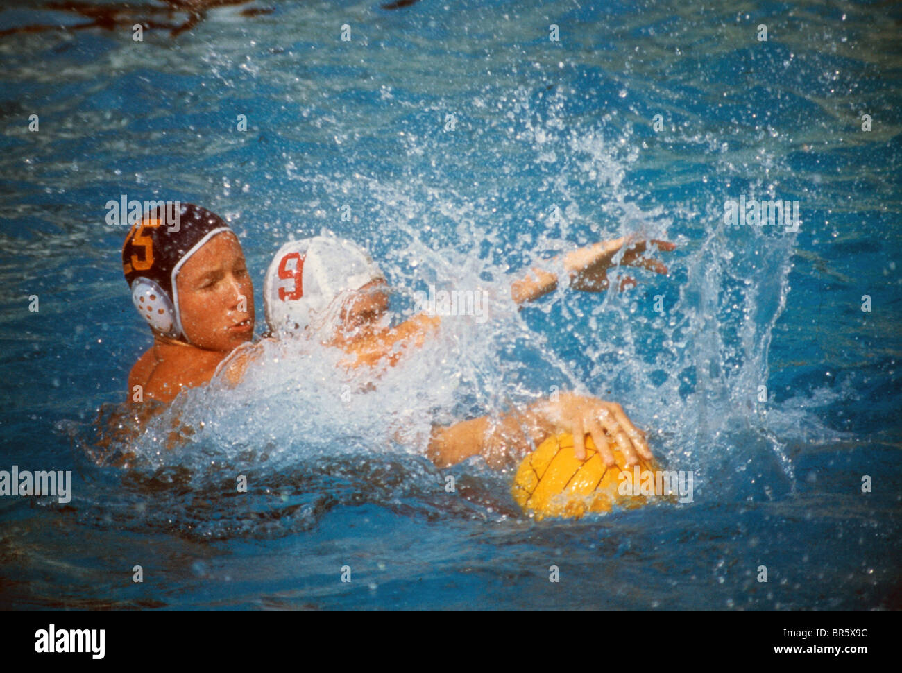 Aggressives sprint finish -Fotos und -Bildmaterial in hoher Auflösung ...