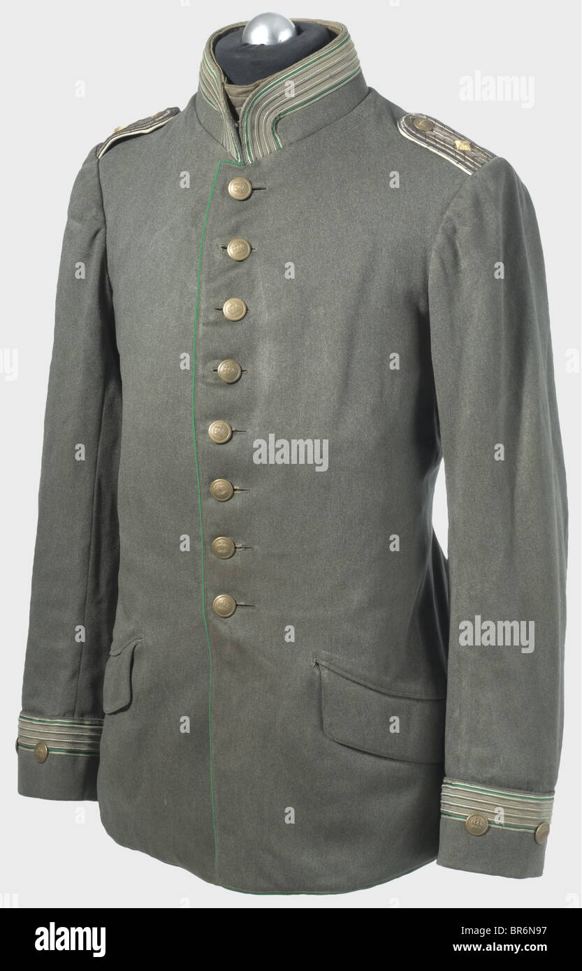Graue uniformen -Fotos und -Bildmaterial in hoher Auflösung – Alamy