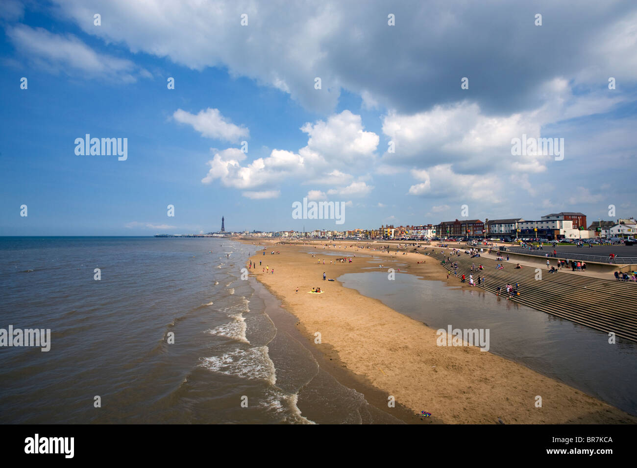 Blackpool beach promenade steps -Fotos und -Bildmaterial in hoher ...