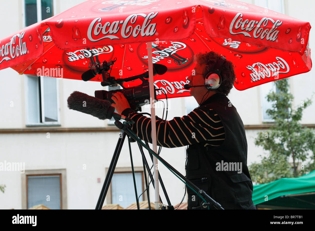 Coca Cola Regenschirm Stockfotos und -bilder Kaufen - Alamy