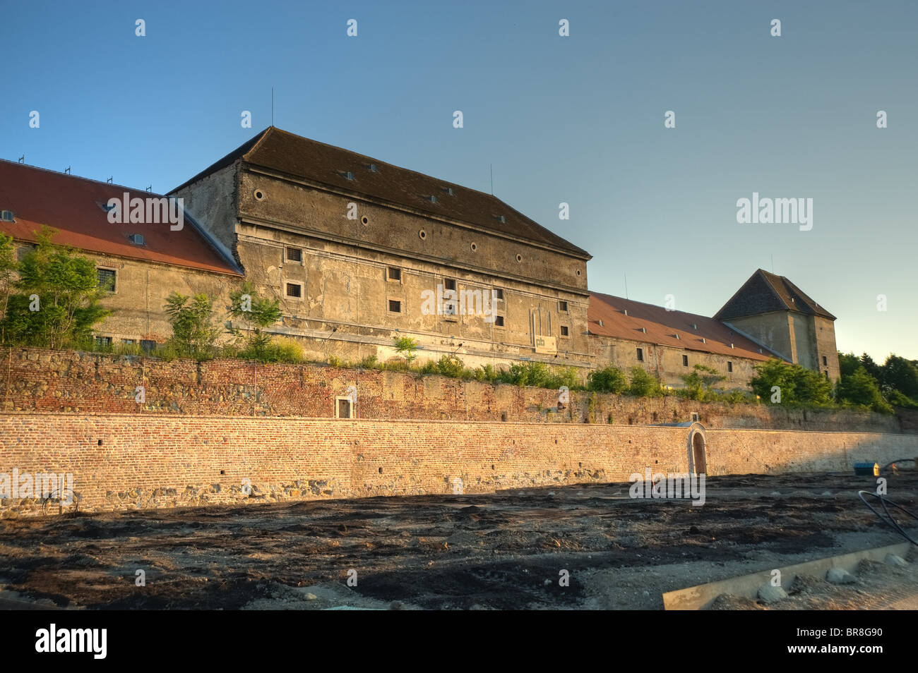 Schloss neugebäude -Fotos und -Bildmaterial in hoher Auflösung – Alamy