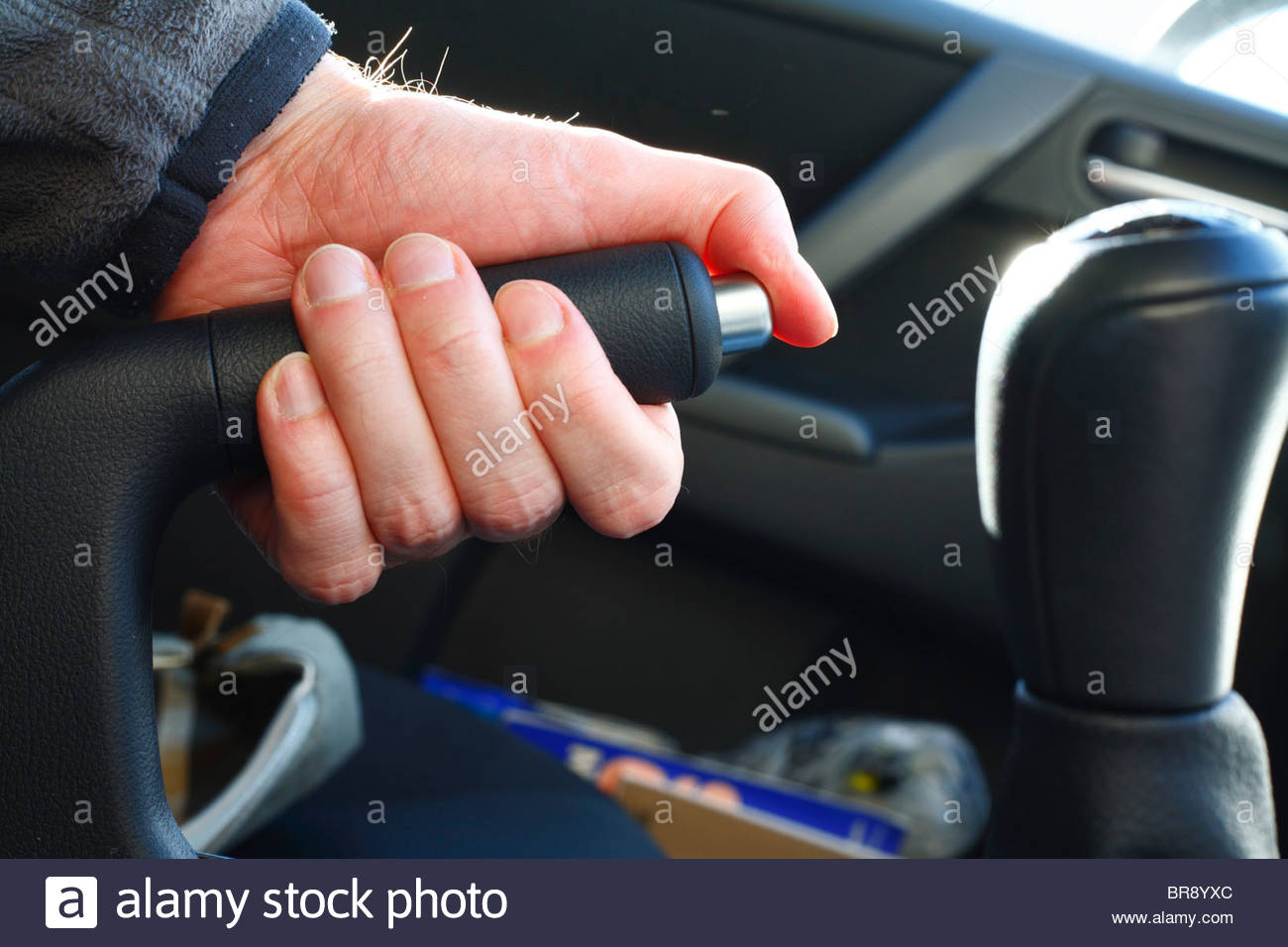 Car handbrake vehicle -Fotos und -Bildmaterial in hoher Auflösung – Alamy