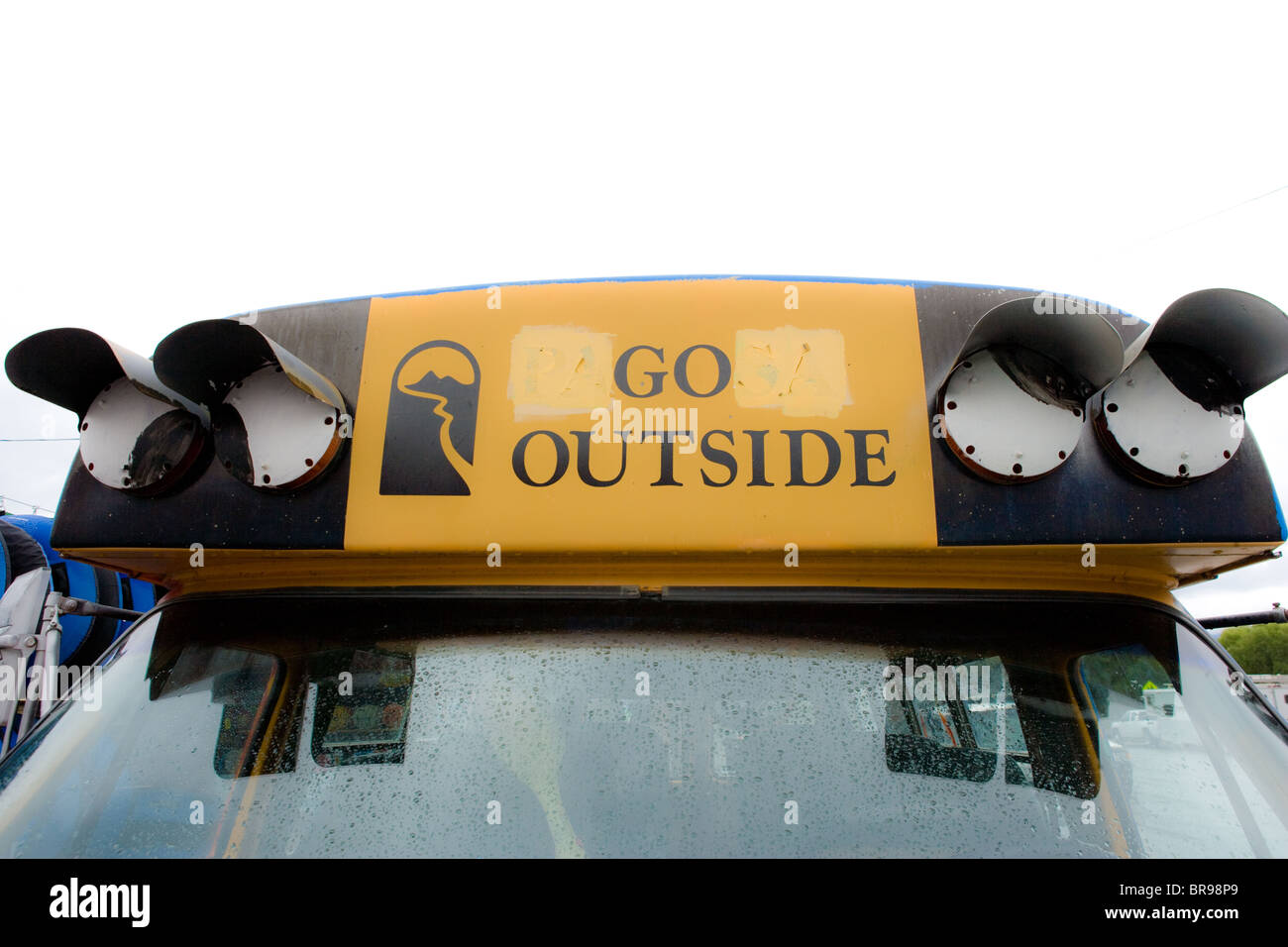 Schild am Bus "nach draußen gehen Stockfotografie - Alamy