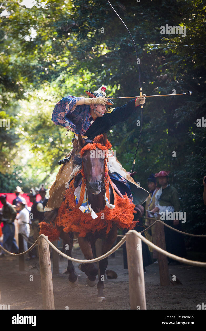 Samurai warrior uniform -Fotos und -Bildmaterial in hoher Auflösung – Alamy